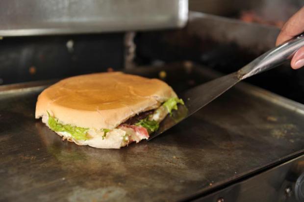 TELE SHOARMA LANCHES - Xis 4 Queijo - Meu catálogo fácil!